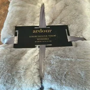 Ardour | Bedding | Ardour Luxury Faux Fur Reversible Throw | Poshmark